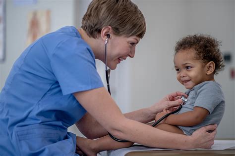 Conheça mais sobre a área de enfermagem pediátrica Escola de