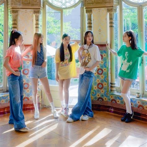 Pin By On New Jeans New Jeans Style Fashion Outfits