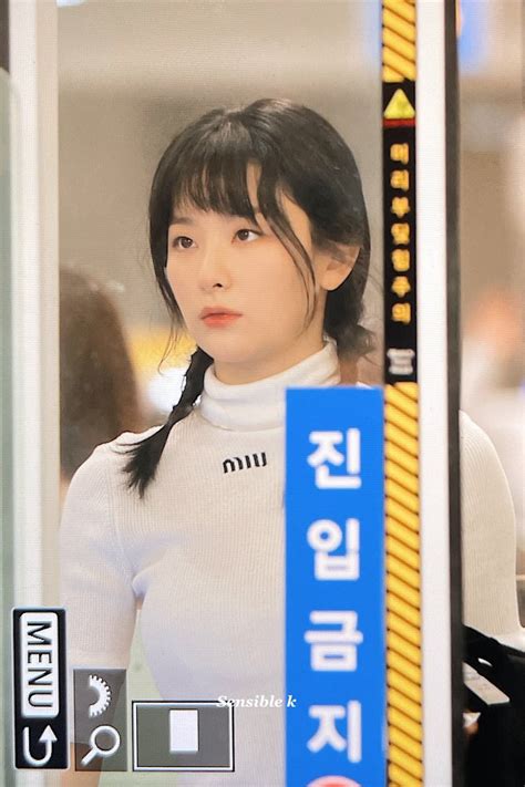 𝕋𝕎𝕆ℙ𝕌ℕ R to V on Twitter RT sensible k 230420 출국 슬기 seulgi