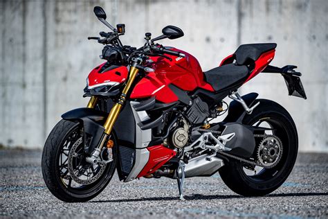 Ducati V4 S Streetfighter Toda A Magia Da Letra V