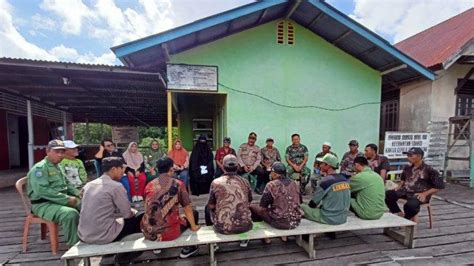 Kapolsek Suhaid Gelar Jumat Curhat Serap Keluhan Masyarakat Desa