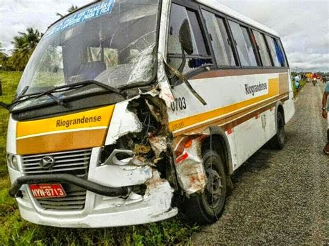Acidente envolvendo carro e moto deixa 3 vítimas fatais ATENÇÃO