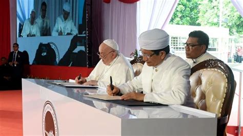 El Papa y el Gran Imán de Yakarta firman una declaración contra la