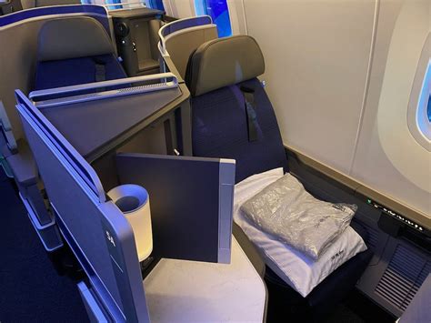 Best Seats On United Polaris Business Classroom Party Desks In London
