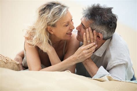 Bộ Sưu Tập Hình Ảnh Cặp Đôi Yêu Nhau Lãng Mạn 4K Siêu Đẹp Có Hơn 999