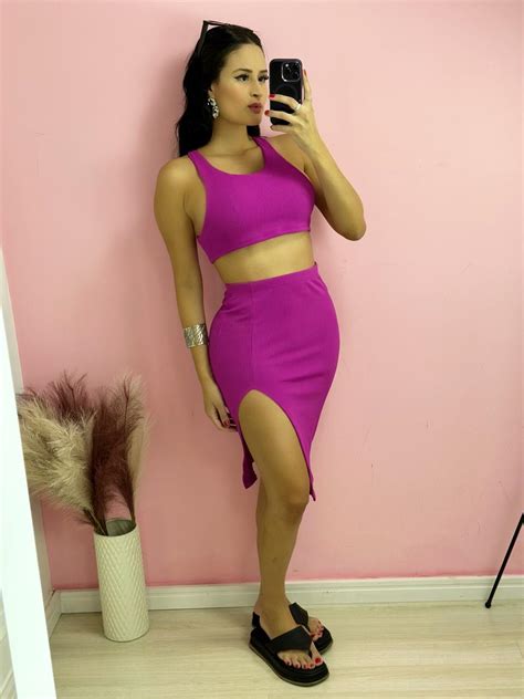 Conjunto Feminino Canelado Power Cropped Regata e Saia Fenda Rosa Chiclé