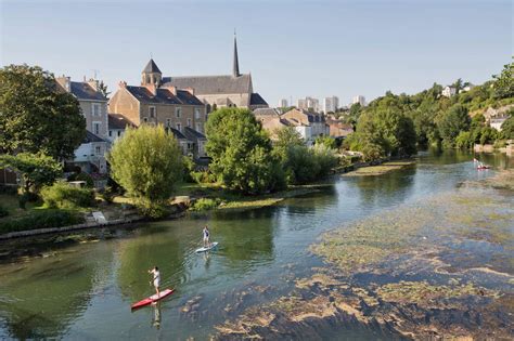 Explorez les 10 étapes incontournables de Poitiers