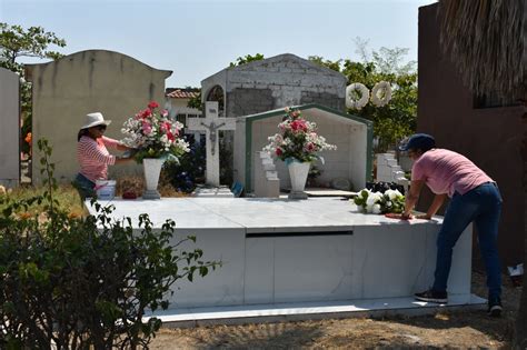 En panteones de La Villa esperan por Día de Muertos más de 6 mil