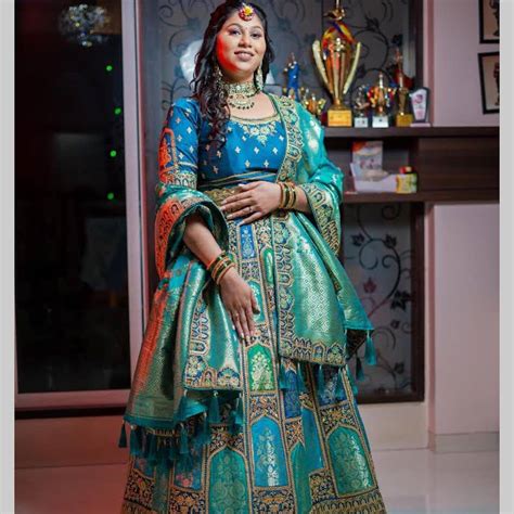 35 Mehndi Outfits For Brides To Be Mehndi Dresses That Stand Out