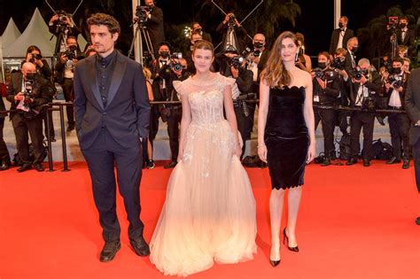 Gilles Lellouche Ad Le Exarchopoulos Et La Mont E Des Marches Nocturne