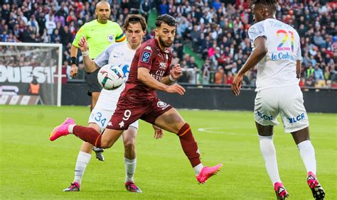 Football Trophées UNFP l attaquant du FC Metz Georges Mikautadze élu