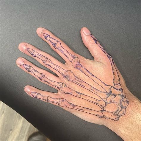 61 Skelett Hand Tattoo Ideen Mit Tiefer Bedeutung