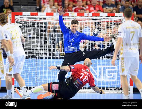 Torwart Niklas LANDIN KI Gegen NILSSON Andreas Vssz Duelle Action