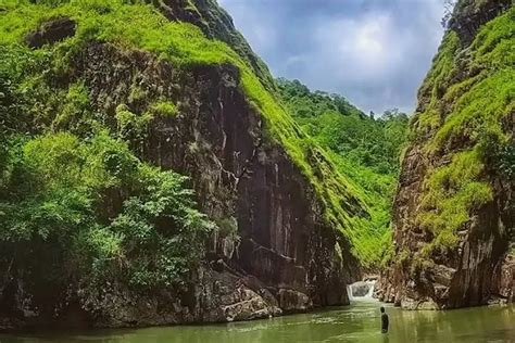 Sungai Di Jawa Barat Ini Himpit Dua Tebing Tinggi Mirip Di Thailand