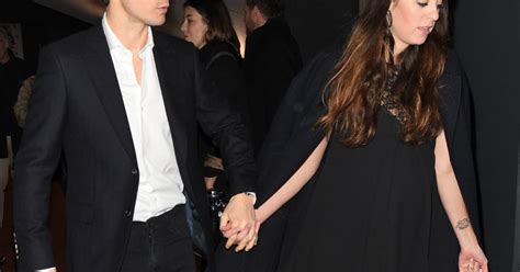 Anouchka Delon Enceinte Et Son Compagnon Julien Dereims Avant