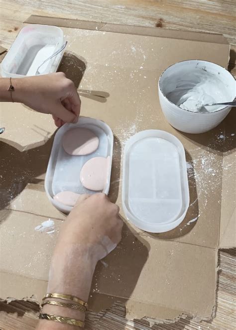DIY Plateaux en plâtre Home Inspiration by Manon Thonnard