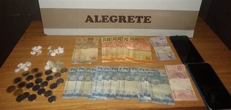 Dois Homens S O Presos Por Tr Fico De Drogas No Bairro Airton Senna
