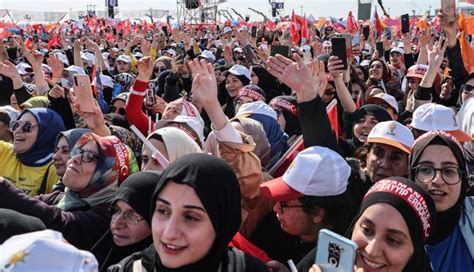 Turquía Detenidas 15 personas por apedrear un mitin de la oposición