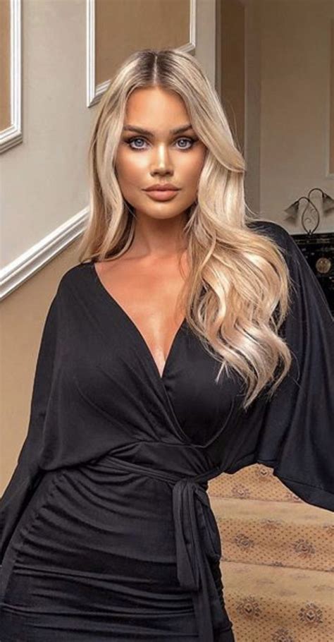 Blondes Stunning Targaryen Throne