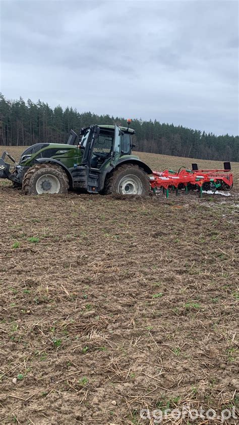 Obraz ciągnik Valtra T175 832235 Galeria rolnicza agrofoto