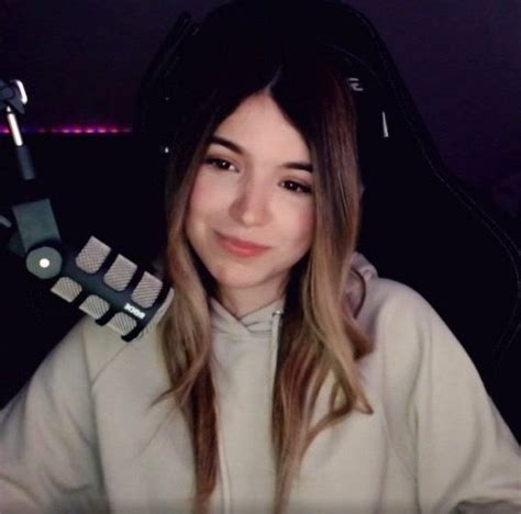 Pin De Tea En Streamer Imagenes De Gamers Celebridades Bonitos