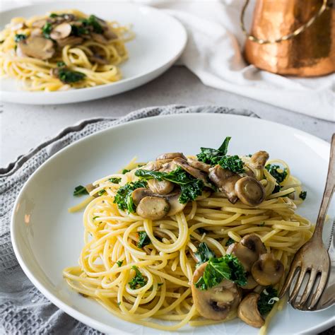 One Pot Spaghetti With Kale Mushroom And Garlic Healthy Green Kitchen