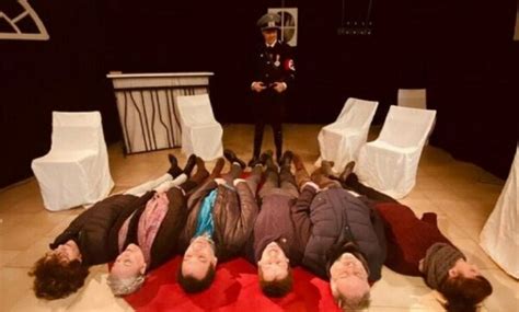 Le repas des fauves théâtre Le Petit Journal