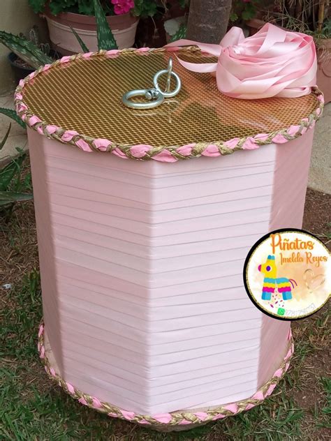 Pin en piñata giratoria unicornio