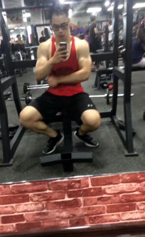 Naked Asian Hunk QueerClick
