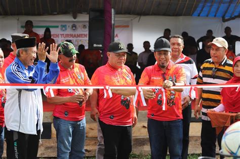 Pj Bupati Bangkep Resmikan Lapangan Montolutusan Dan Buka Semi Open