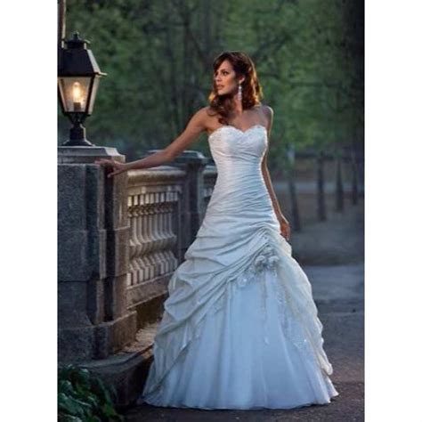 Robe de mariée blanche bustier forme coeur pas chère