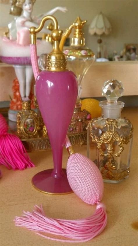 Pin de Cida Prado em Pins criados por você Frascos de perfume