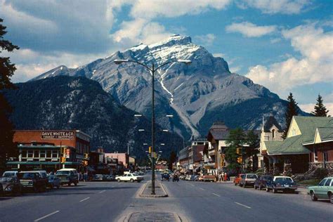 17 Best Small Towns In Alberta Worth Visiting In 2023 LivingOutLau