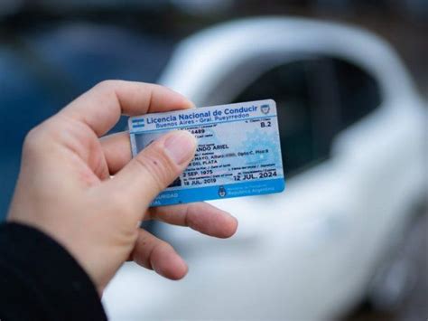 Licencia de conducir vencida de cuánto es la multa y cómo renovarla