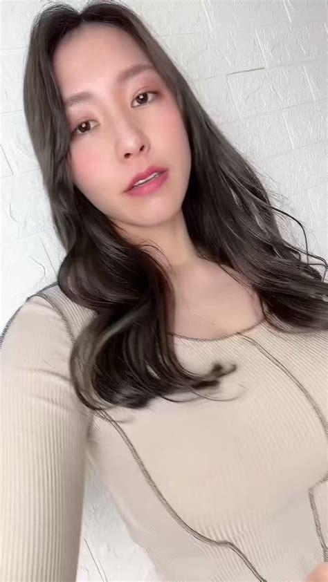 なんだこの服は 夏来 唯 kiyui natsu