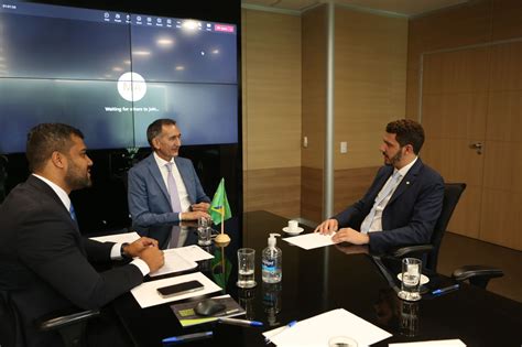 Waldez Góes apresenta ações federais em desenvolvimento a prefeitos de