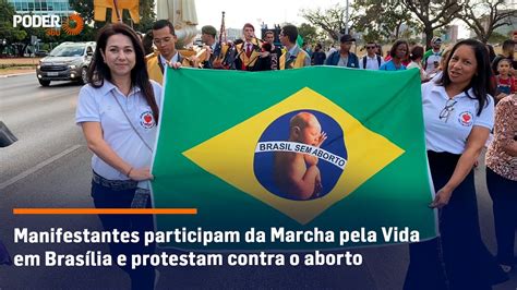 Manifestantes participam da Marcha pela Vida em Brasília e protestam