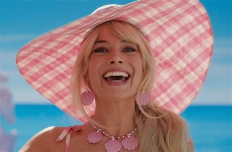 Película Barbie supera los mil millones de dólares de taquilla en el