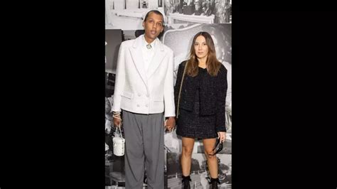 Stromae Sa Femme Coralie D Voile Une Photo De Famille Dans Un Cadre