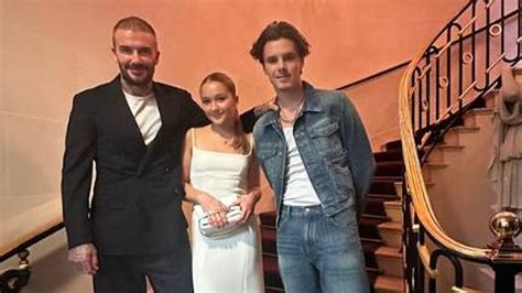 Halbe Beckham Familie unterstützt Victoria bei Fashionshow