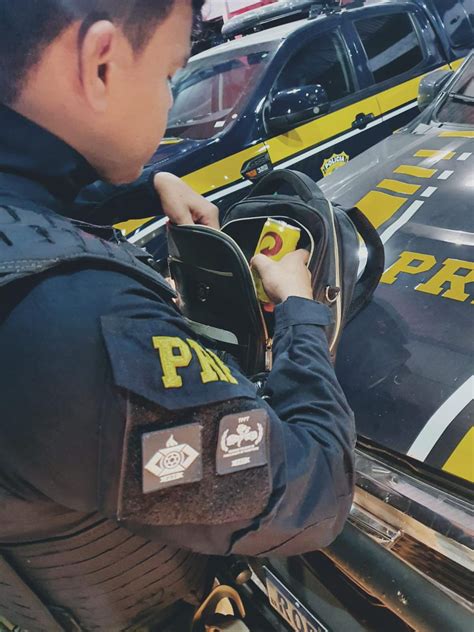 Homem é flagrado pilotando moto sintomas de embriaguêz cervejas e