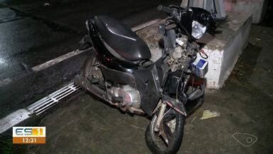 Gazeta Meio Dia Motociclistas ficam feridos após acidente na Curva do