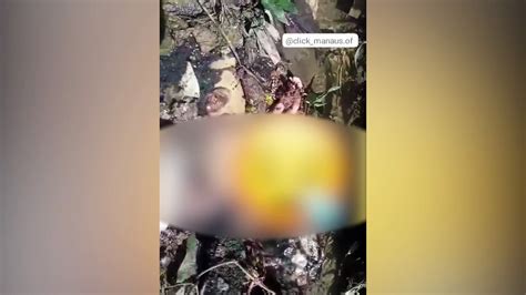 Cena de cortar o coração feto é encontrado em igarapé no meio do lixo