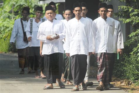 Apa Hukum Tradisi Memakai Baju Baru Di Hari Raya Idul Fitri Simak