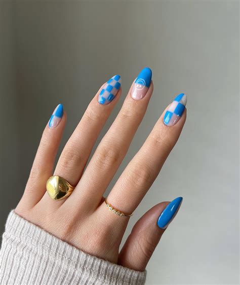 10 diseños de uñas azules elegantes y bonitos que son tendencia este