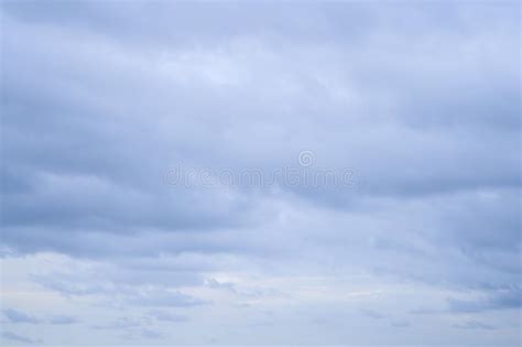 As Nuvens Brancas Grandes Flutuam No C U Imagem De Stock Imagem De