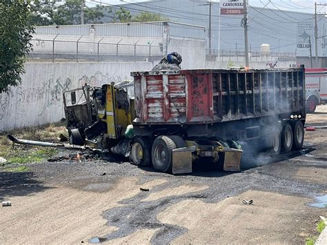 Accidente en Irapuato Choca tráiler con automóvil y se incendia al