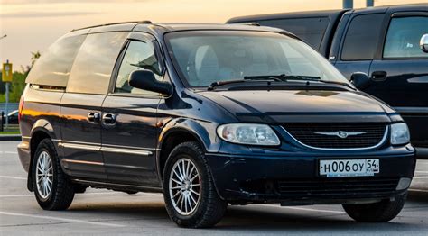 Battle Of The Minivans Comparing The Chrysler Voyager Vs Pacifica LA