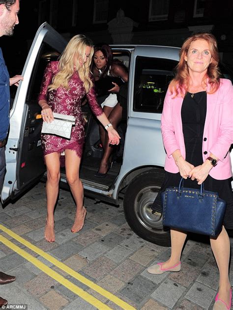 Girls Night Out Fergie Heads To Celebrity Hotspot The Chiltern