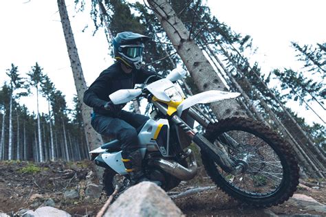 First Look 2025 Husqvarna Enduro Models TE 125 Is Back For Some
